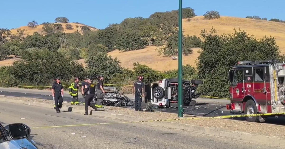 1 dead in two-vehicle crash in Walnut Creek - CBS San Francisco