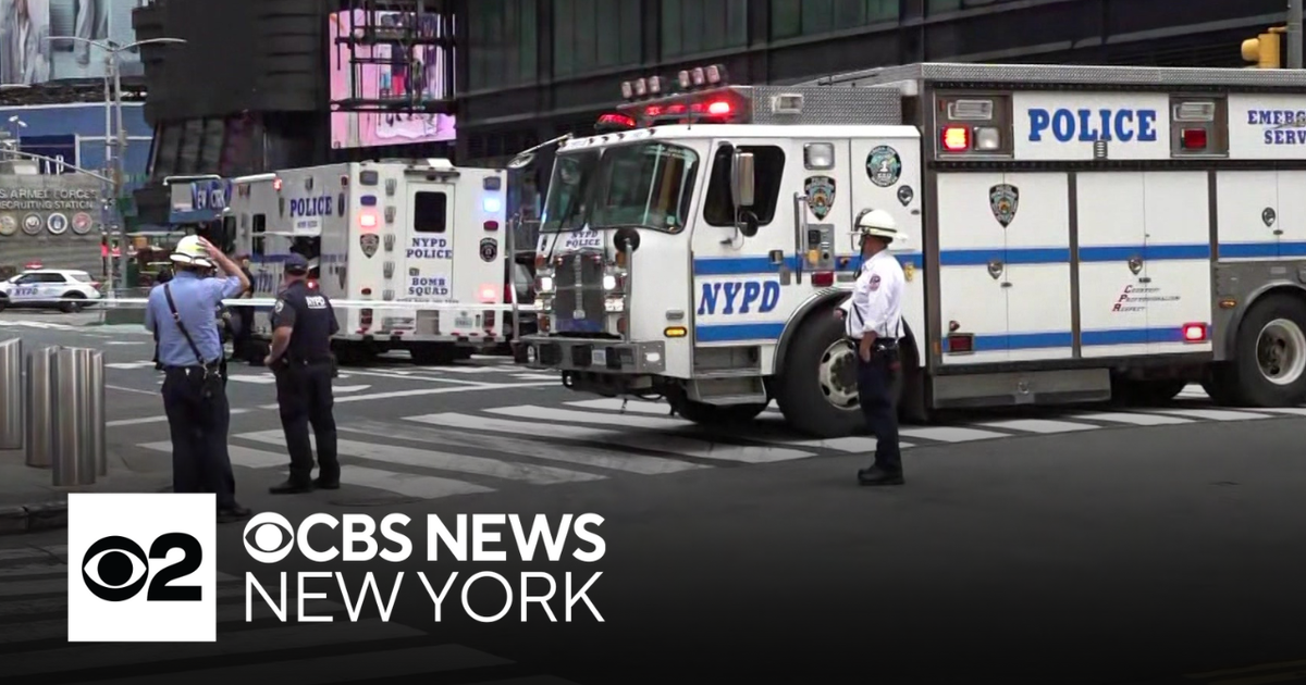 Times Square partially shut down over suspicious package - CBS New York