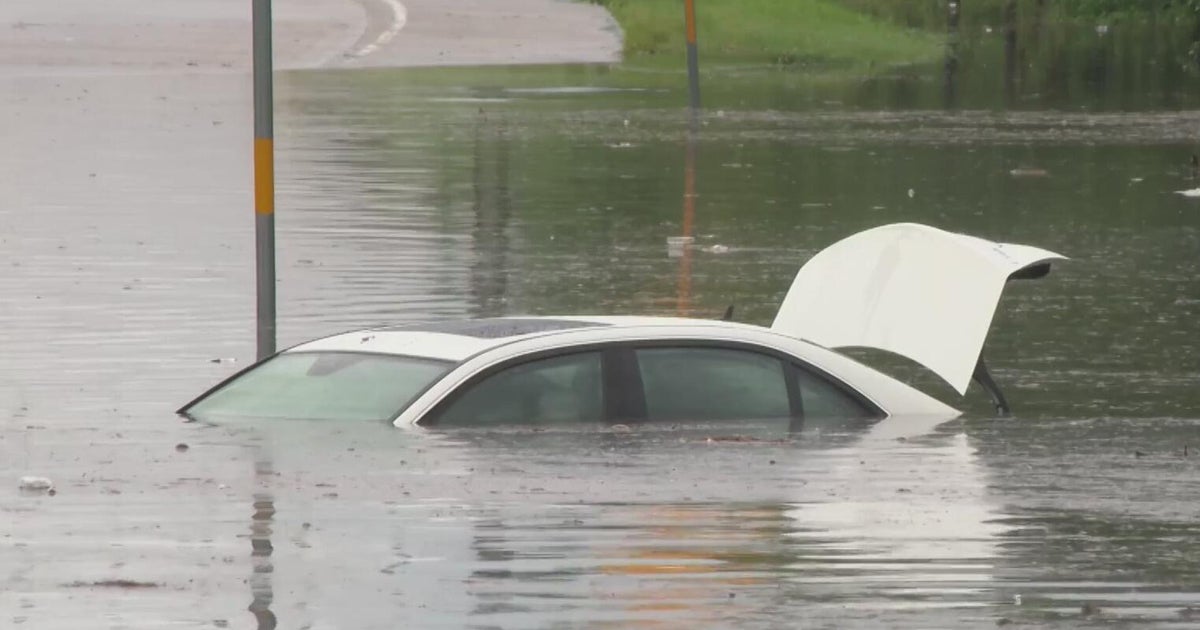Houston flash flooding leaves drivers stranded - CBS Texas