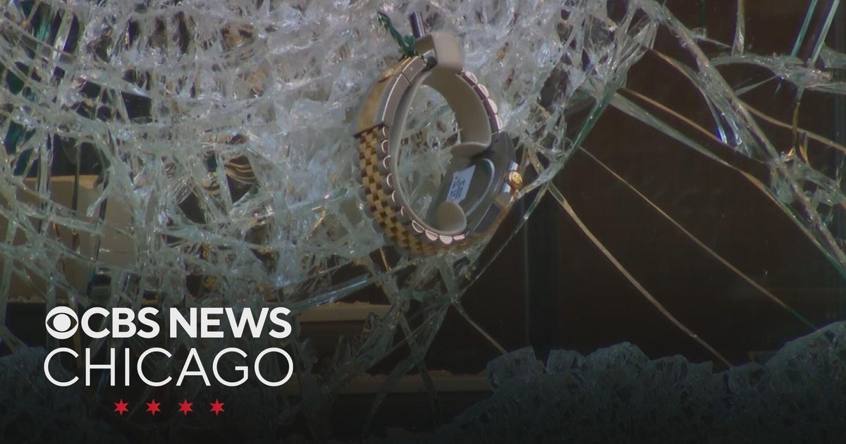 4 arrested after Rolex store smash and grab, Chicago police chase - CBS ...