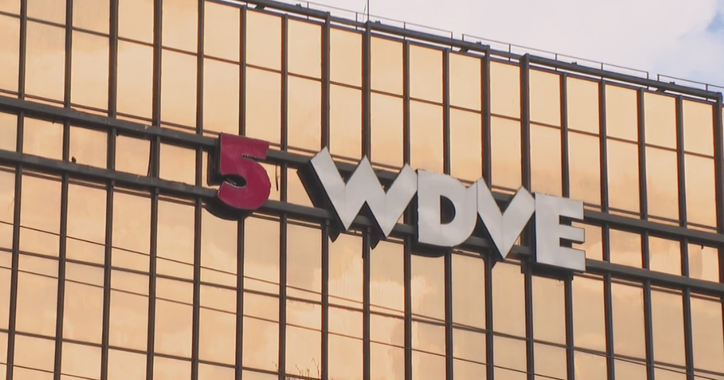 Iconic 102.5 WDVE sign being taken down from Green Tree building - CBS ...