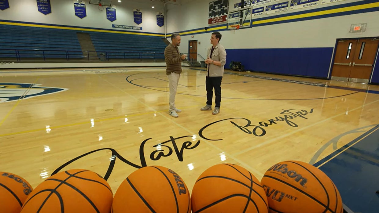 Stand-up Nate Bargatze on operating in "the chaos" - CBS News