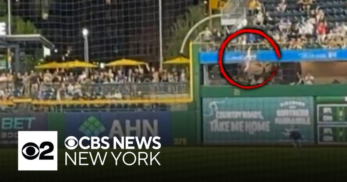 Fan who fell out of stands at MLB game speaks to "Inside Edition" about ...