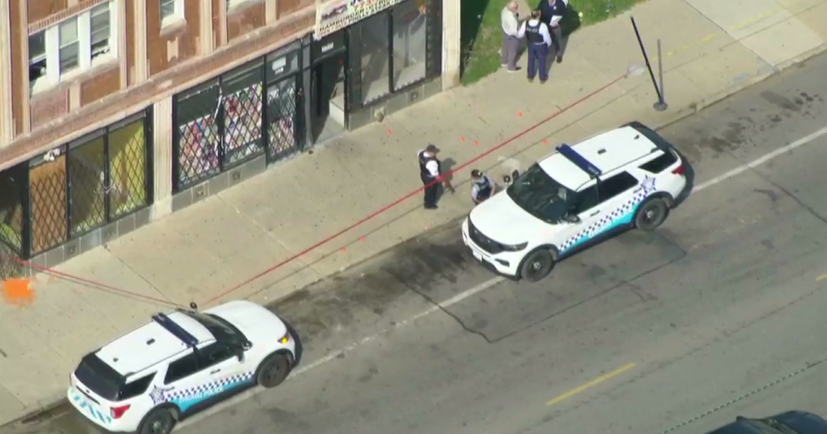 Broad-daylight shooting on Chicago's South Side leaves man dead - CBS ...