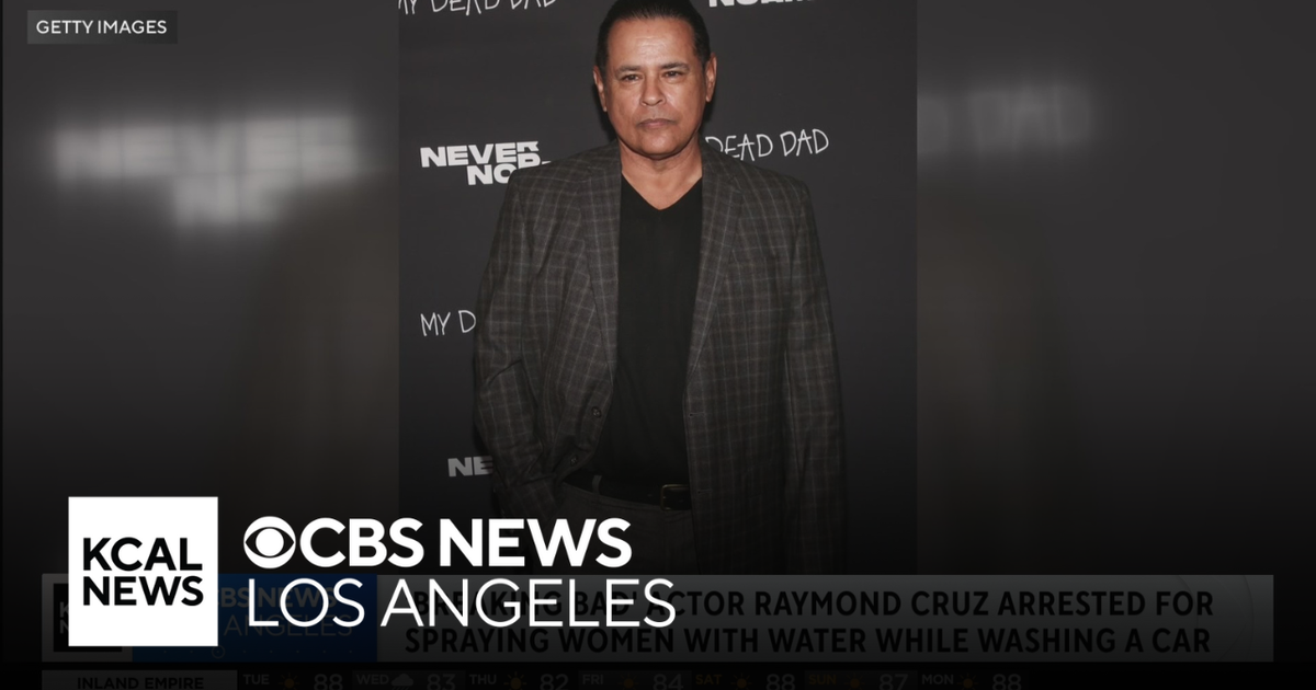 "Breaking Bad" actor arrested for spraying women with hose outside of ...