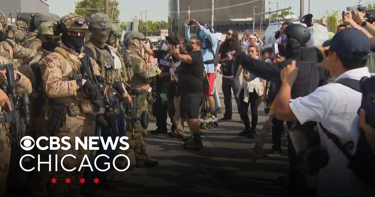 Protesters, ICE agents clash outside Broadview, Illinois processing ...