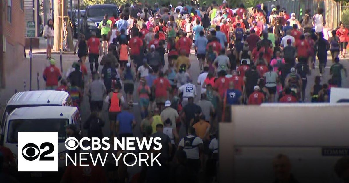 Thousands of runners participate in annual Yonkers marathon - CBS New York