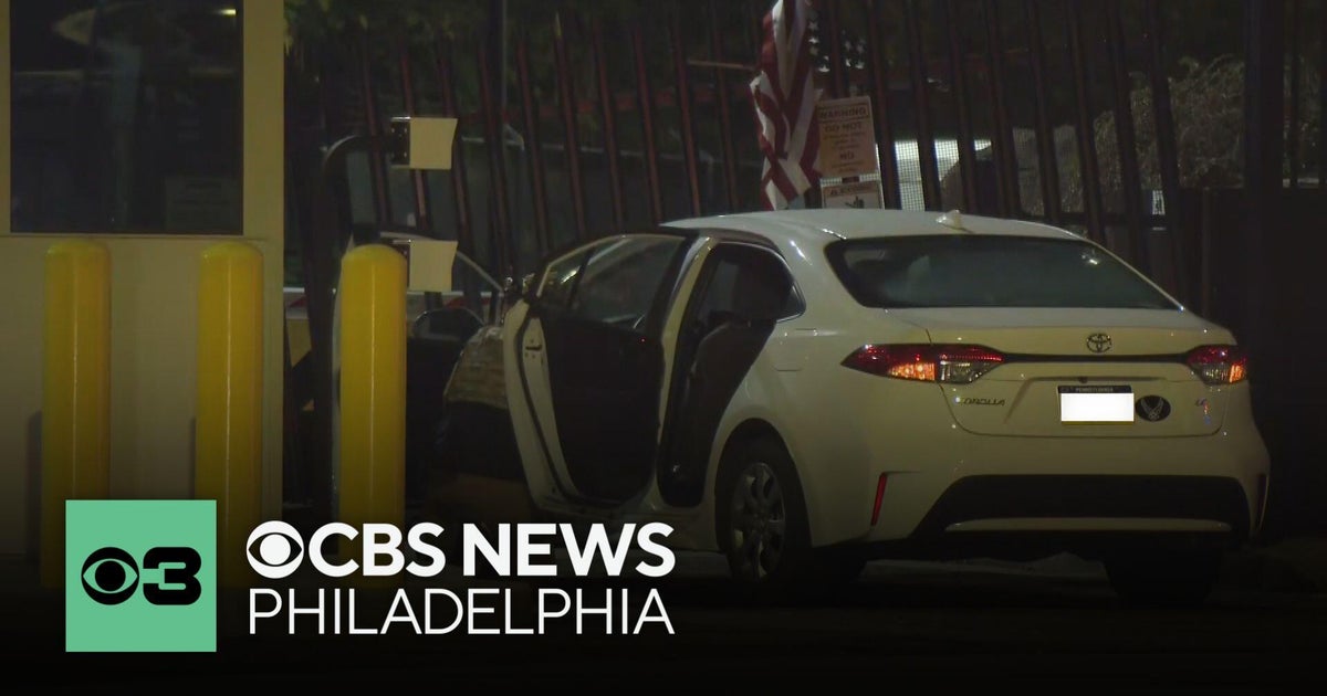 Man in custody after crashing car info gate at FBI Field office in ...