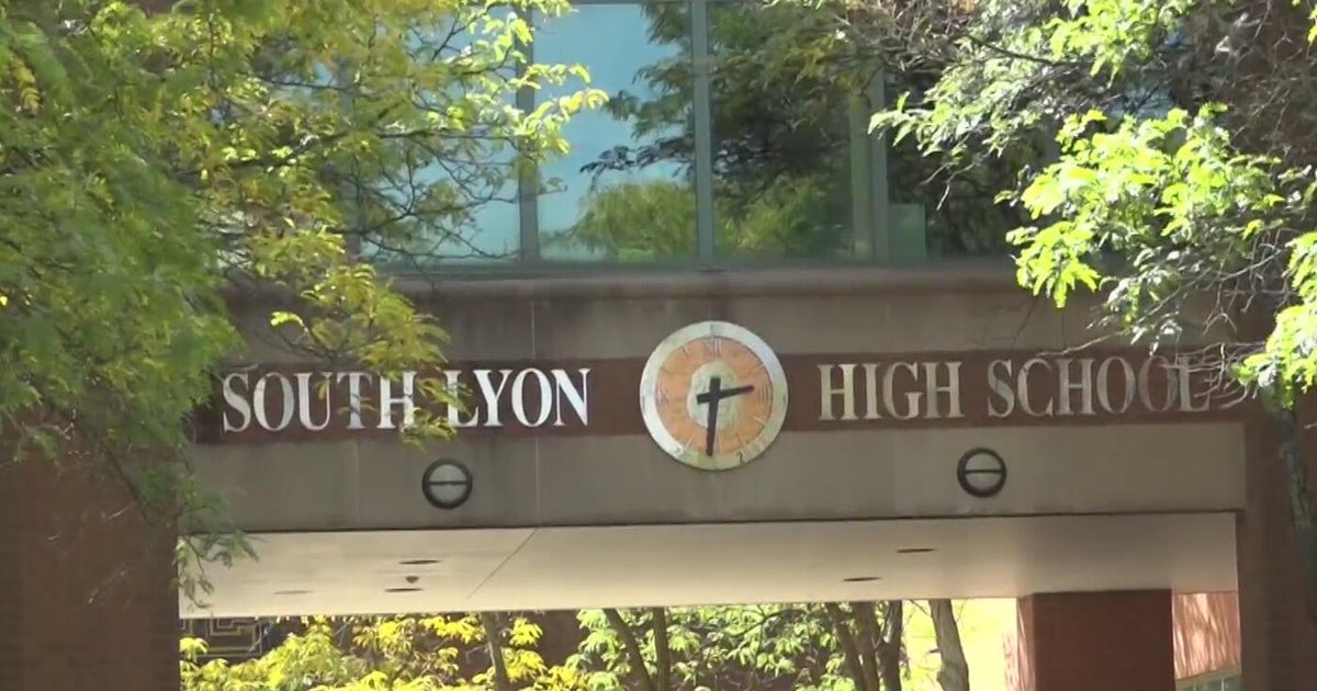 South Lyon schools reopen after cyber network issue - CBS Detroit