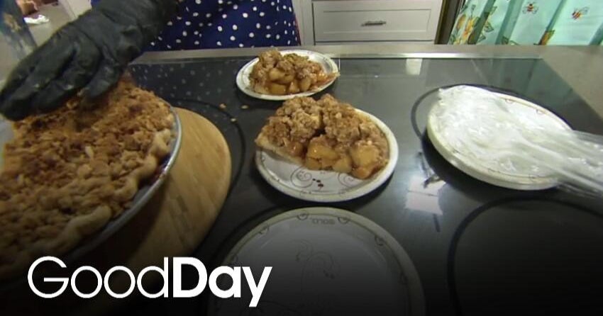 Mimi Kent Bohm is Here with Her Delicious Apple Crumb Pie | Bake of the ...