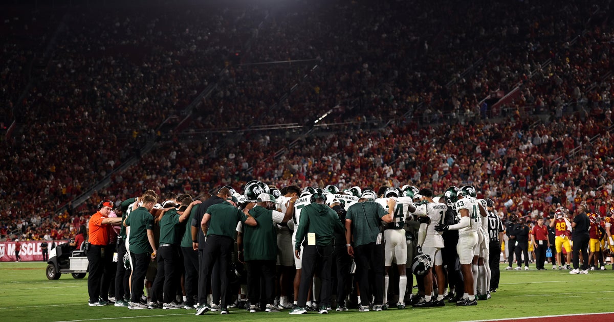 Michigan State's Wayne Matthews carted off field after frightening ...
