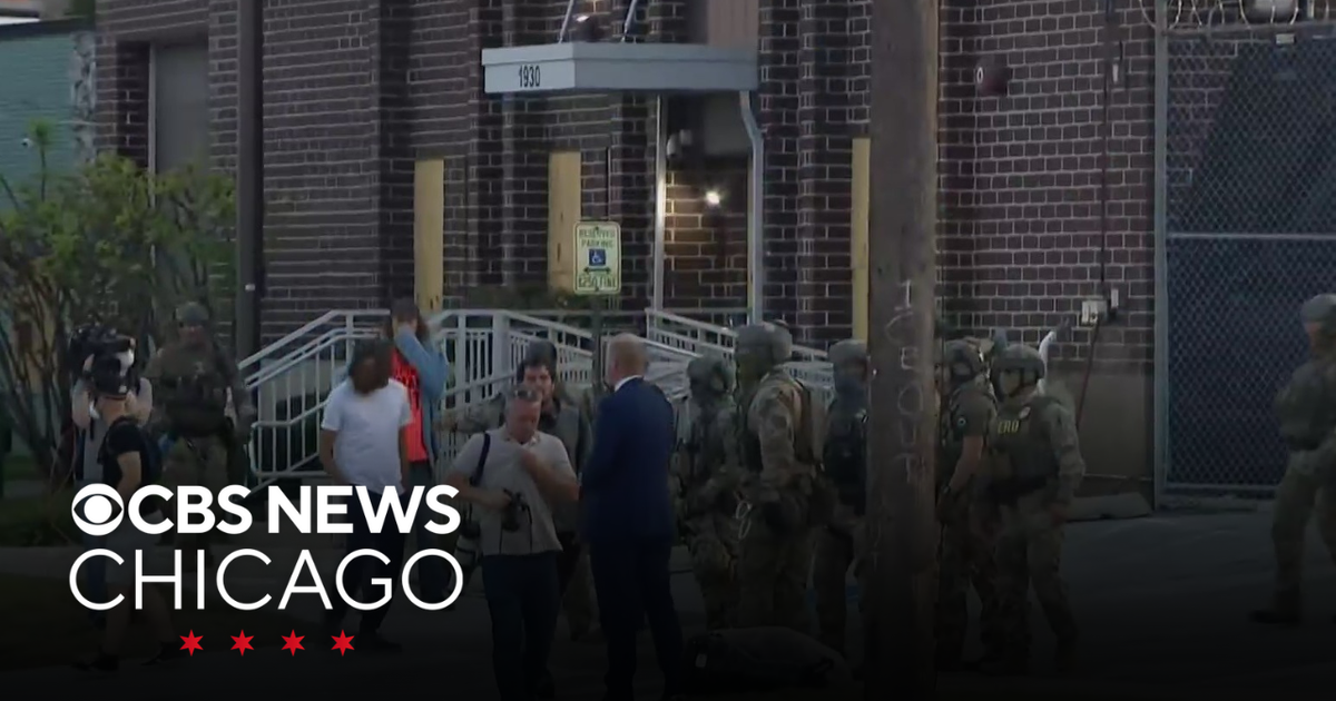 Protests continue outside Broadview ICE facility - CBS Chicago