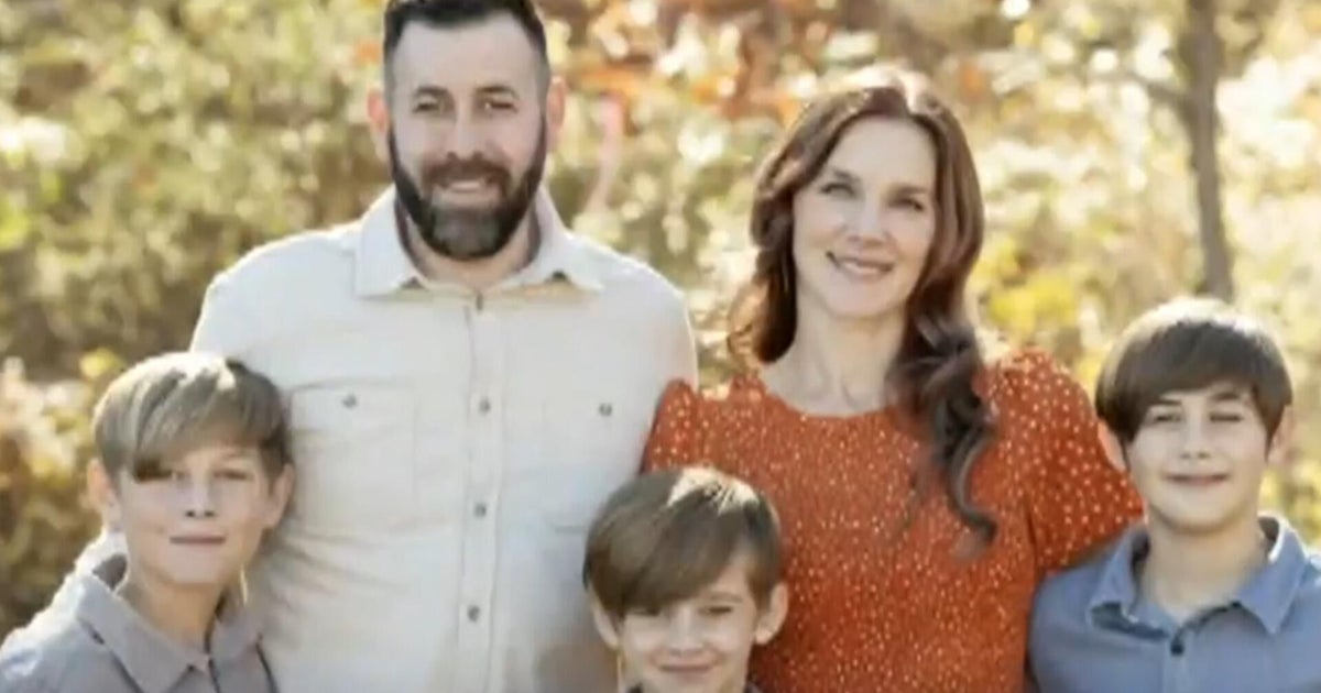 Widow of D.C. plane crash victim sues American Airlines, federal ...