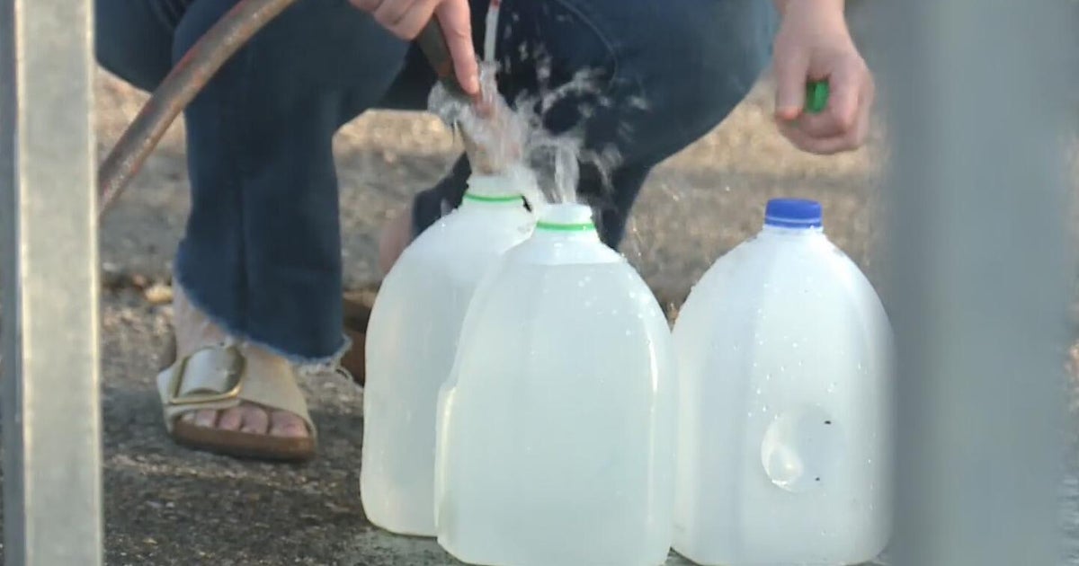 Novi residents react as crews work to repair water main break - CBS Detroit