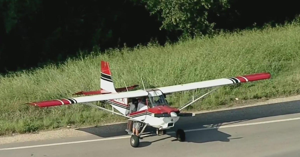 Small plane makes emergency landing in South Dallas - CBS Texas