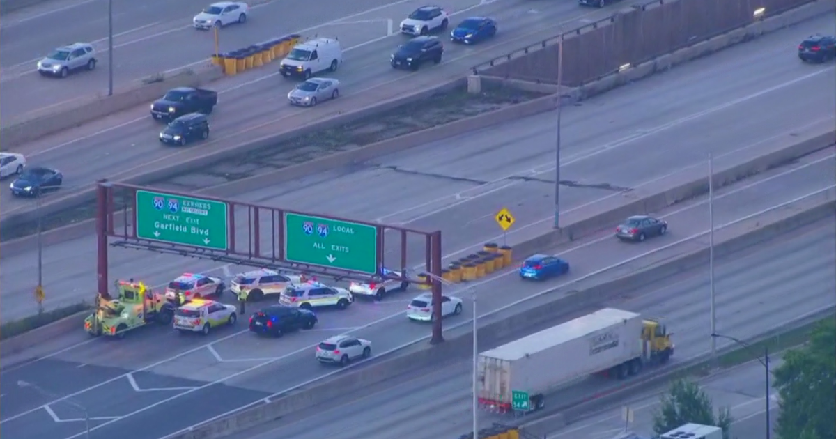 Gunfire shuts down outbound express lanes on Dan Ryan Expressway - CBS ...