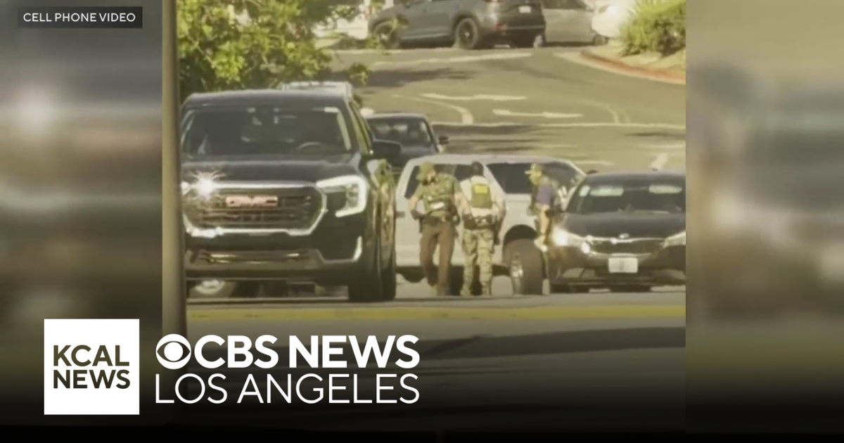 Immigration agents detain day laborers at Corona Home Depot - CBS Los Angeles