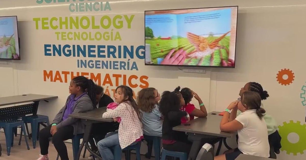 North Texas students learn new skills with mobile STEM trailer - CBS Texas