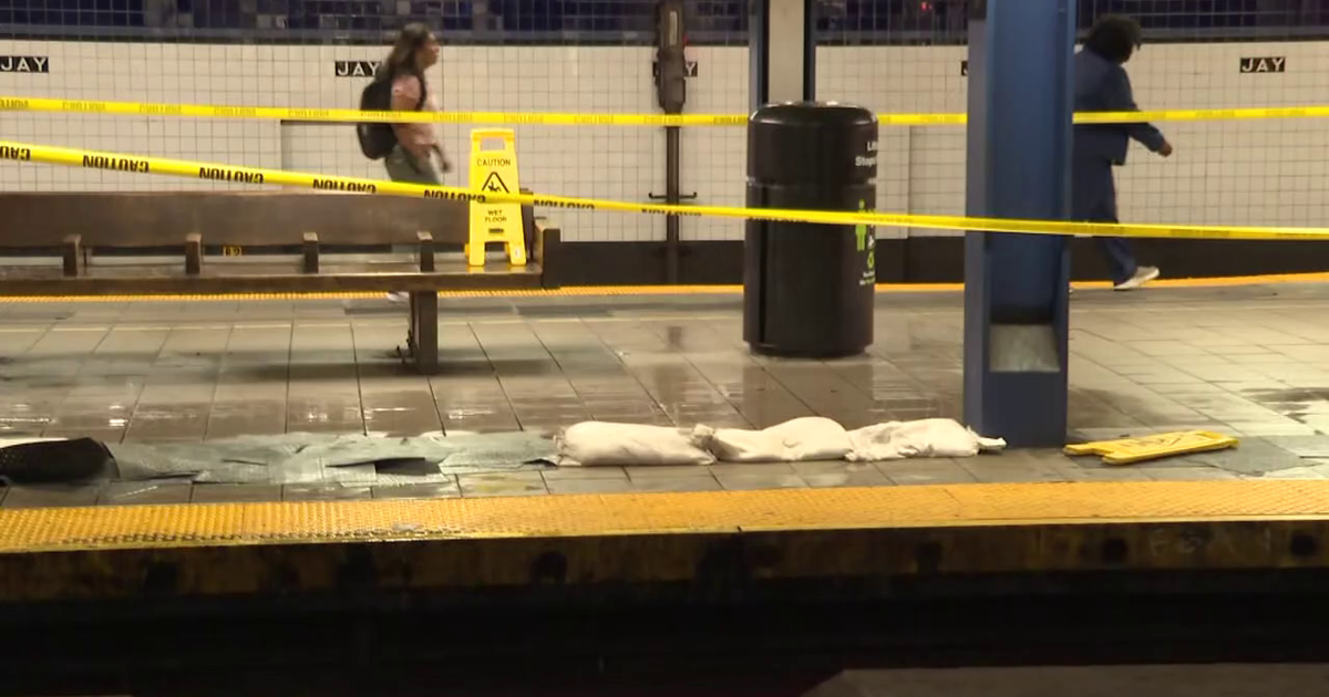 F and G subways restored in Brooklyn after trash fire on tracks - CBS ...