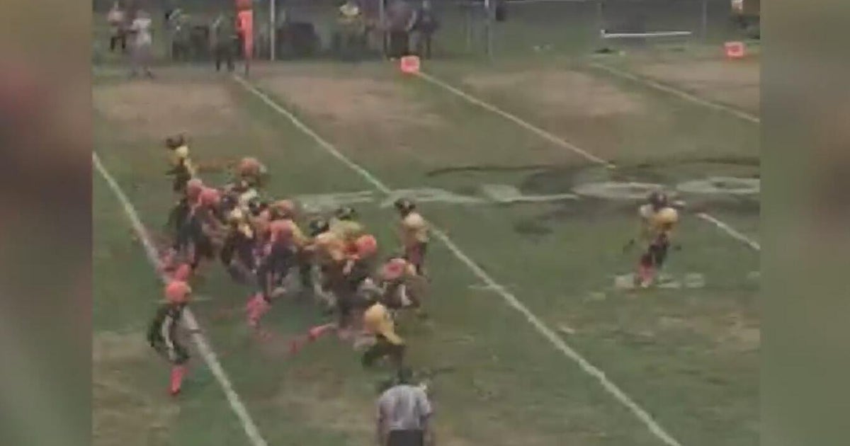 Youth football game fight caught on video - CBS Pittsburgh