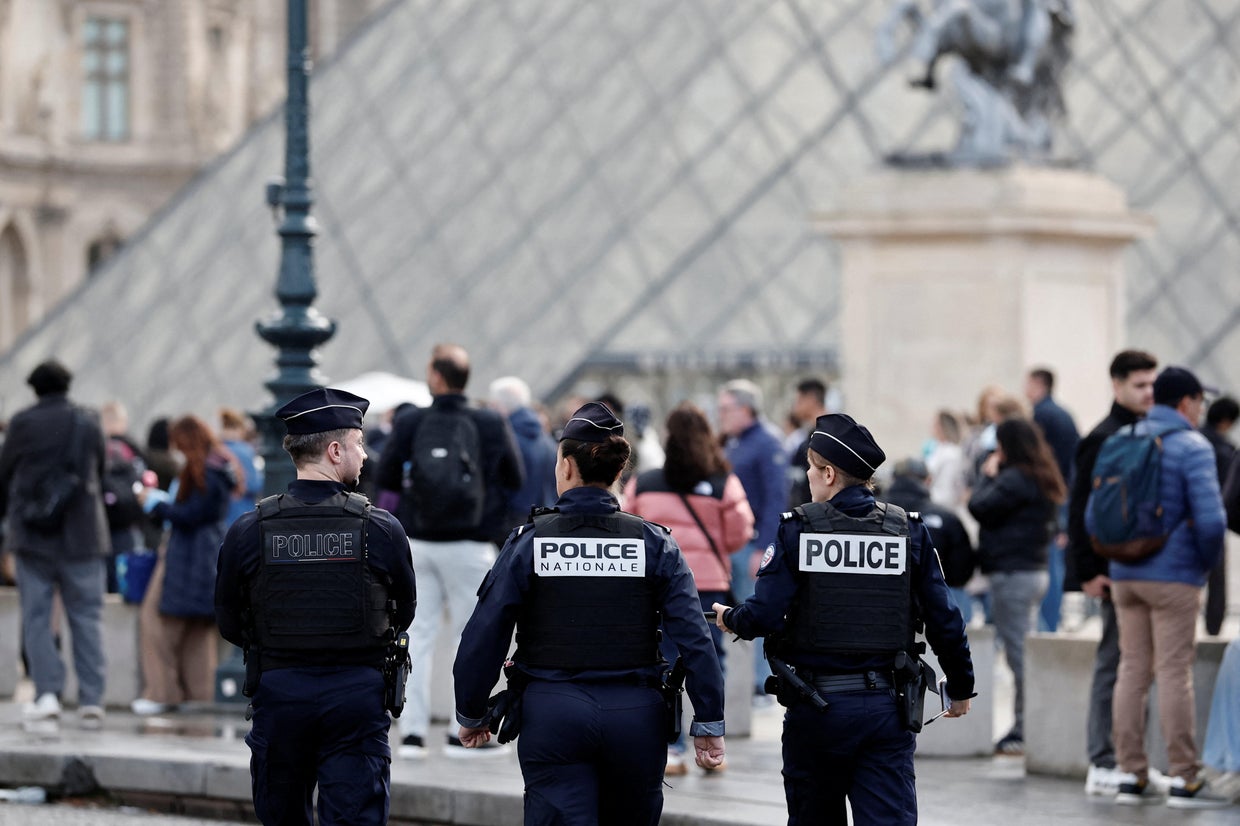 Louvre robbery leaves Paris' iconic museum shuttered for a second day ...