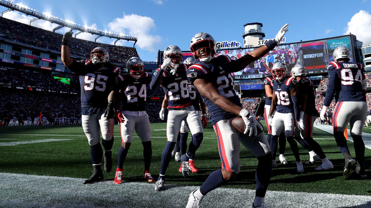 Watch: Jaylinn Hawkins had an incredible one-handed interception for ...