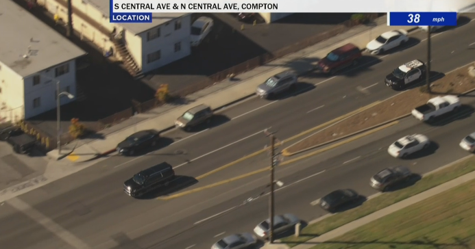 Police detain 2 alleged armed robbery suspects at the end of pursuit in ...