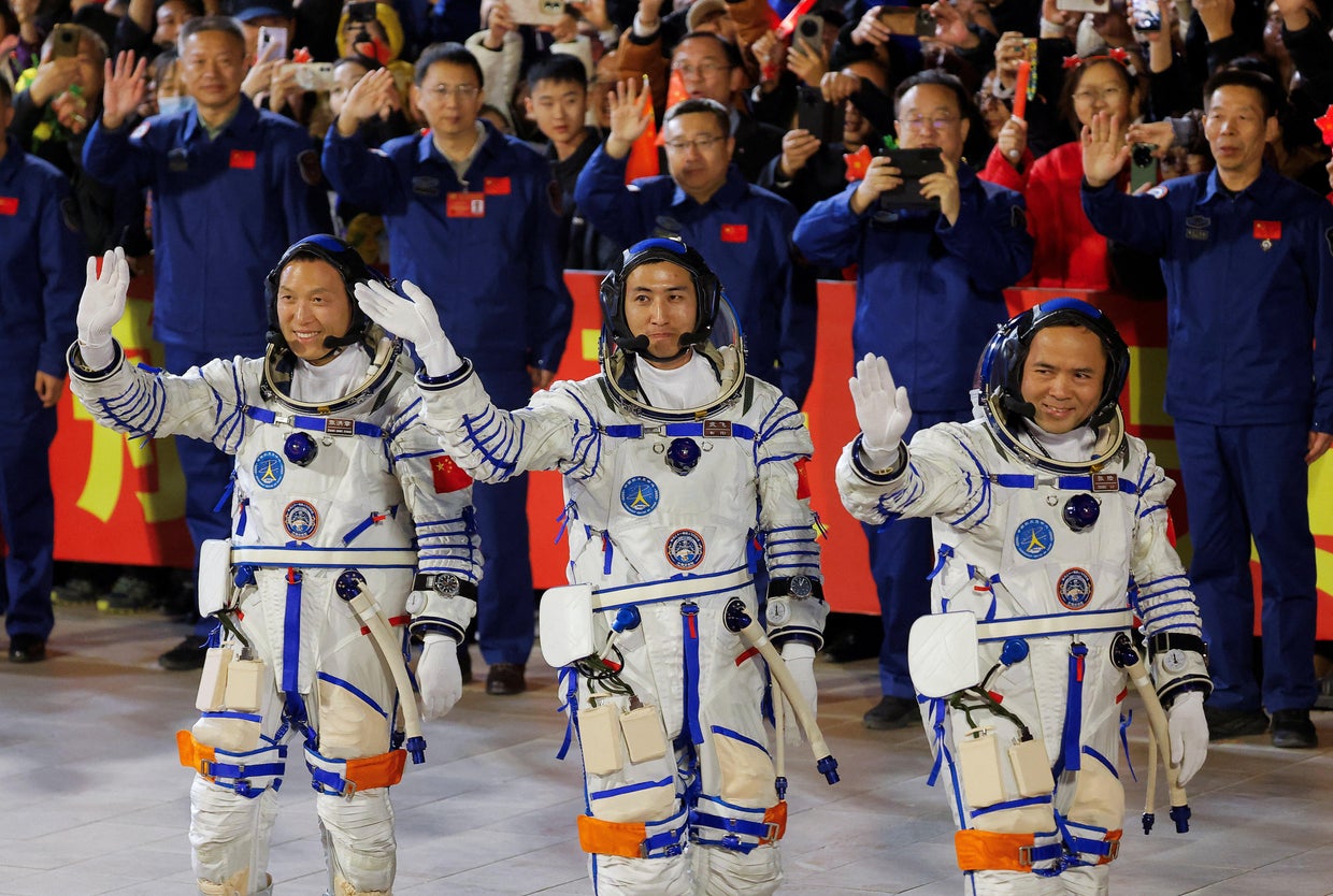 China launches Shenzhou 21 mission, carrying 3 taikonauts - and 4 mice - to replace space ...