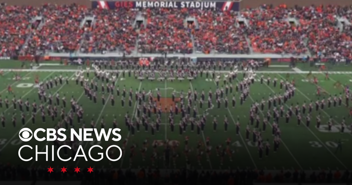 Illini marching band performs Metallica - CBS Chicago