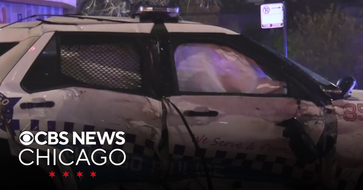 CPD patrol car smashed in crash on Chicago's West Side - CBS Chicago