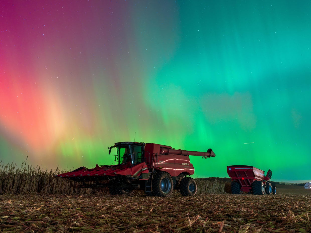 Northern lights spotted in skies across the U.S. See the photos. - CBS News