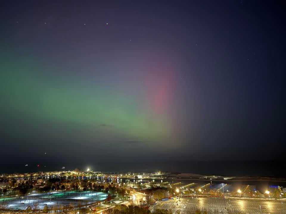 Chicago area bathed in northern lights