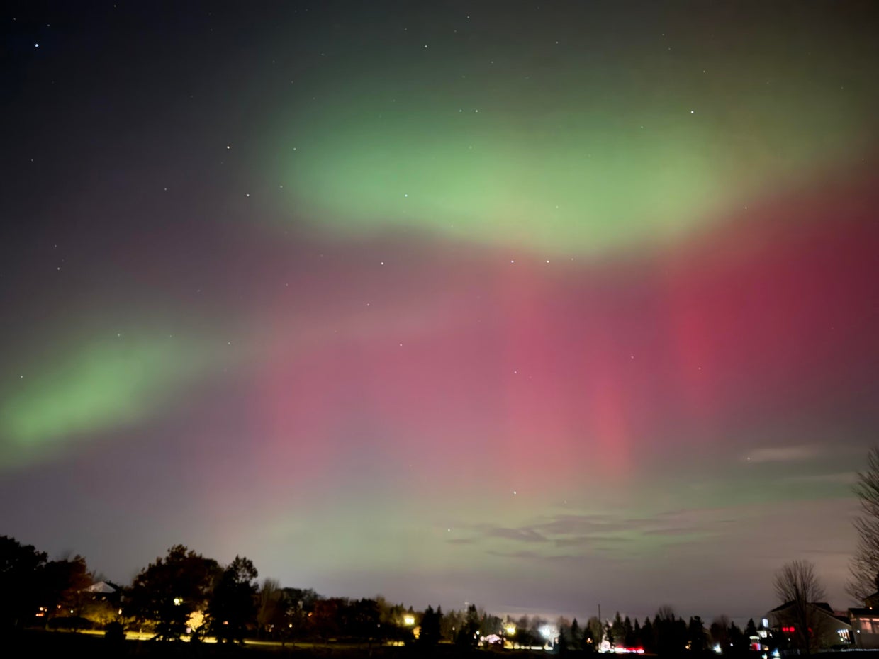 Chicago area bathed in northern lights