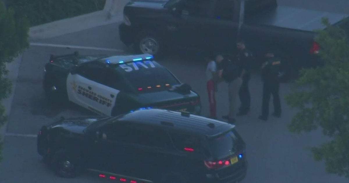 Massive police presence in Pompano Beach - CBS Miami