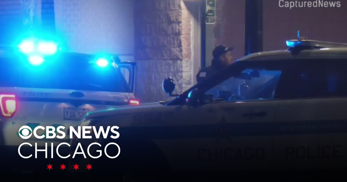 2 men attacked on Chicago's Near West Side, one with axe - CBS Chicago
