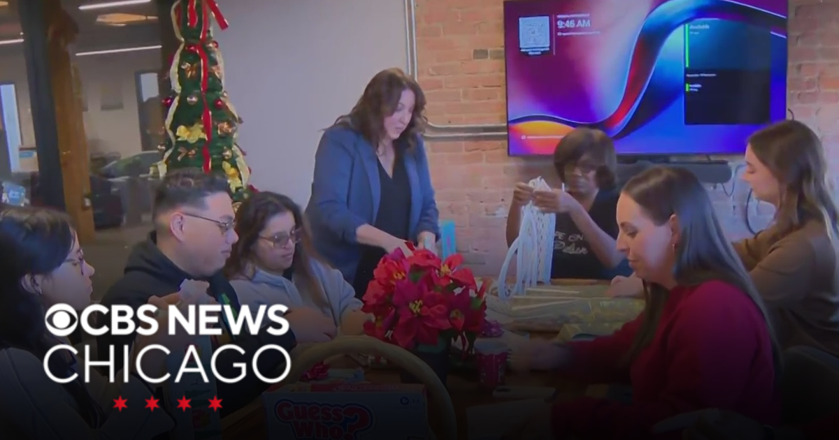 One Hope United’s Holiday Hope Express gift drive | Jumpstart - CBS Chicago