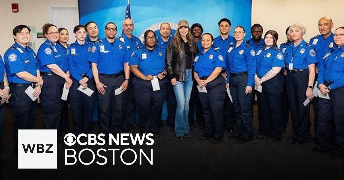Homeland Security gives Logan Airport TSA workers $10,000 bonuses - CBS ...