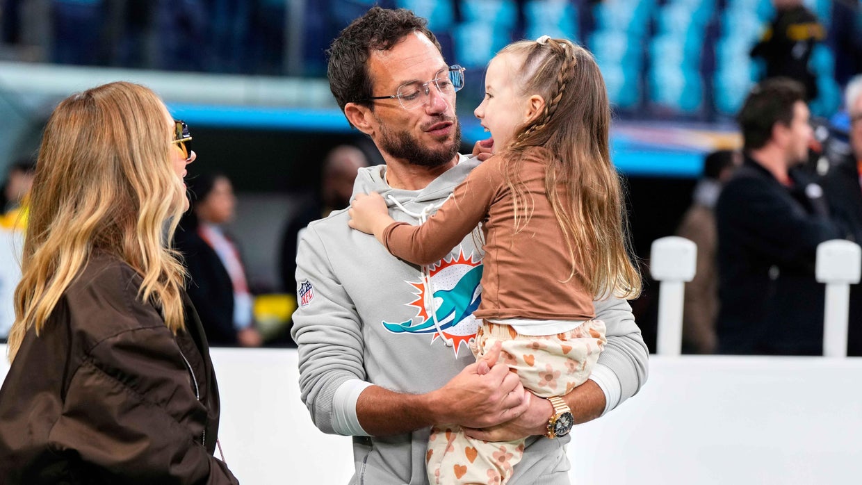 Miami Dolphins fire head coach Mike McDaniel after finishing 7-10 for ...