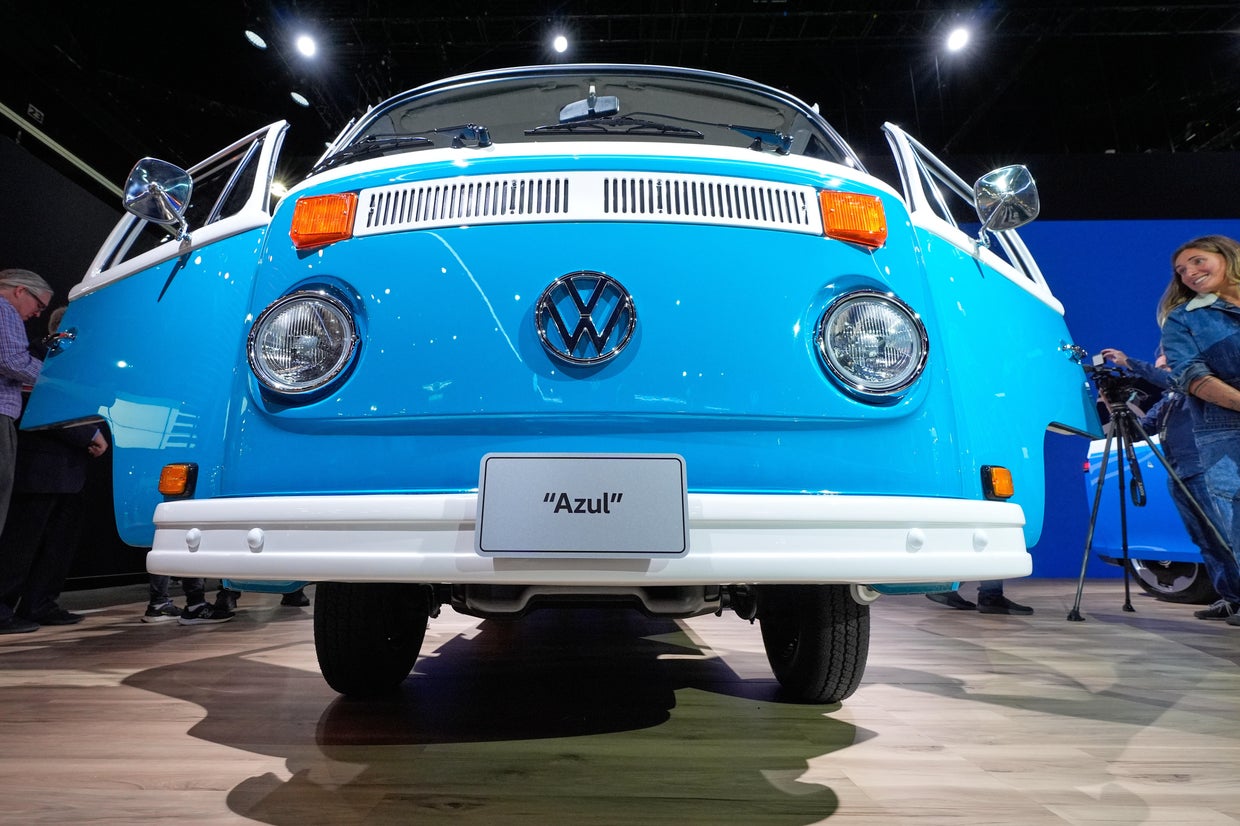 Restored Volkswagen "Magic bus" that somehow survived major California ...