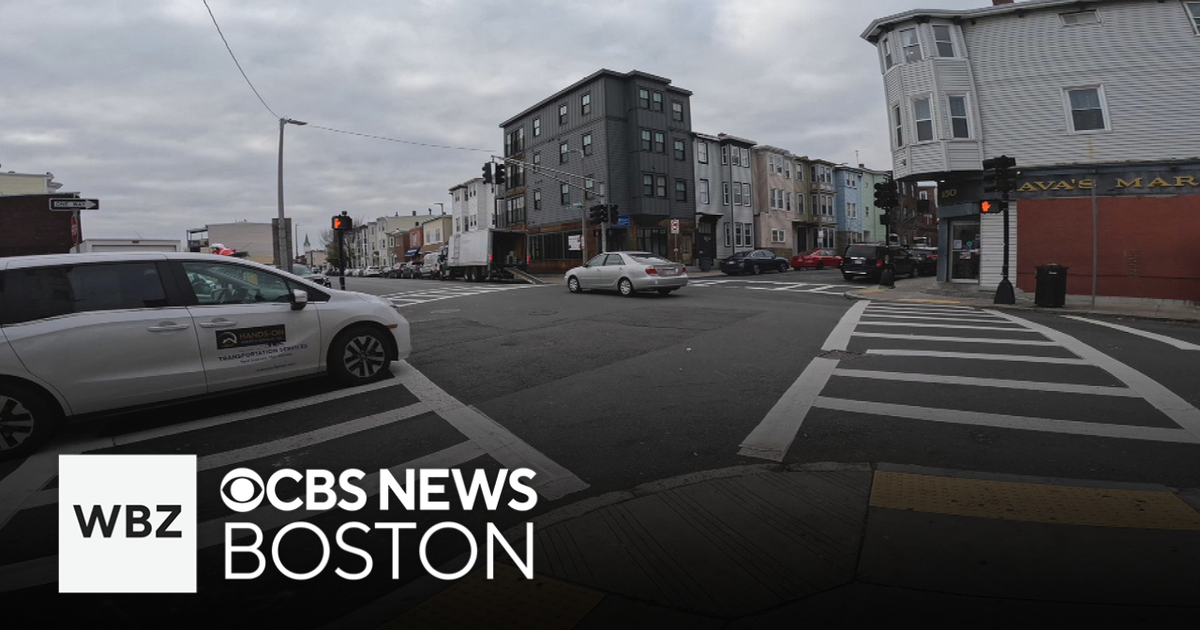 East Boston intersection with two blinking lights causes confusion ...