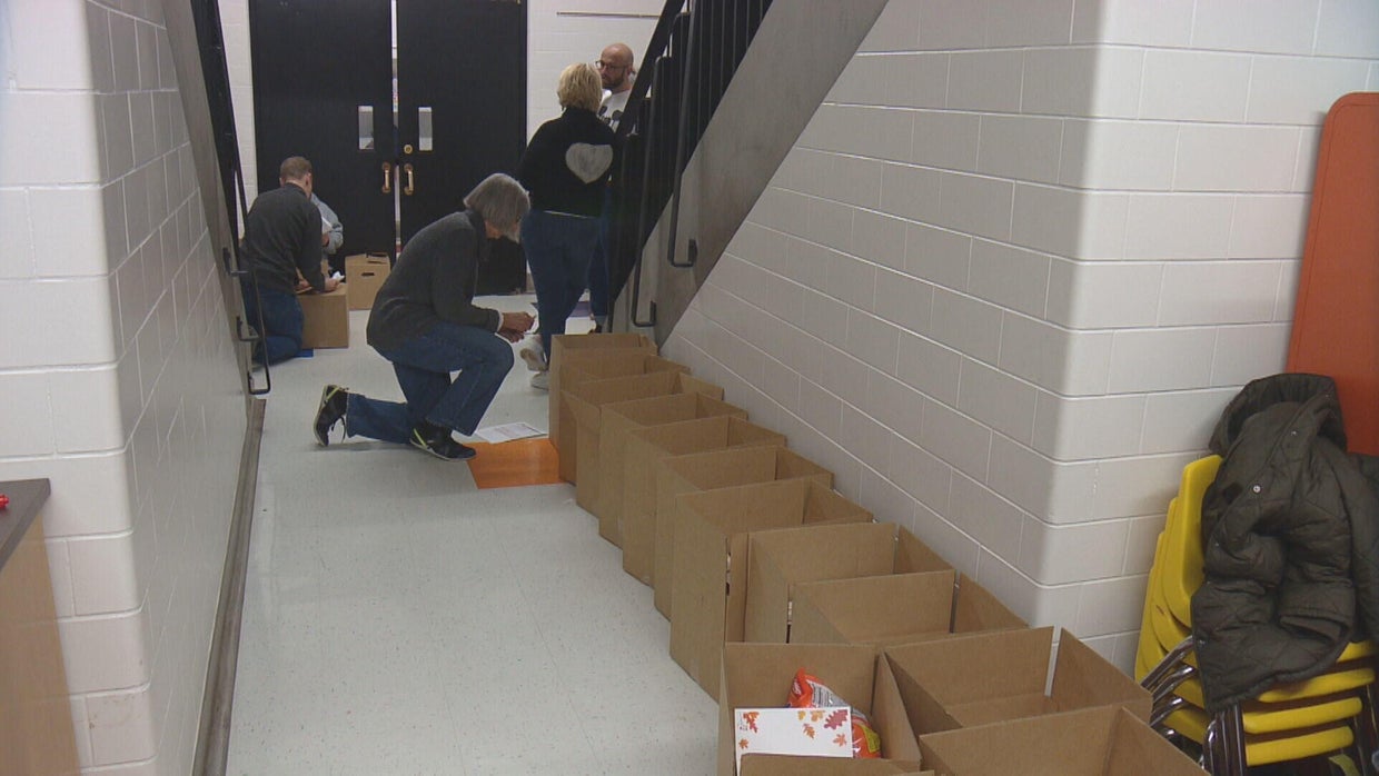 Denver elementary school feeds dozens of families for Thanksgiving ...