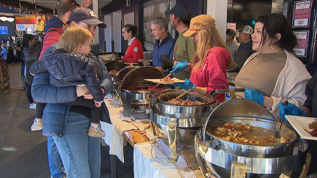 Colorado food hall serves Thanksgiving meals with a Mexican twist - CBS ...