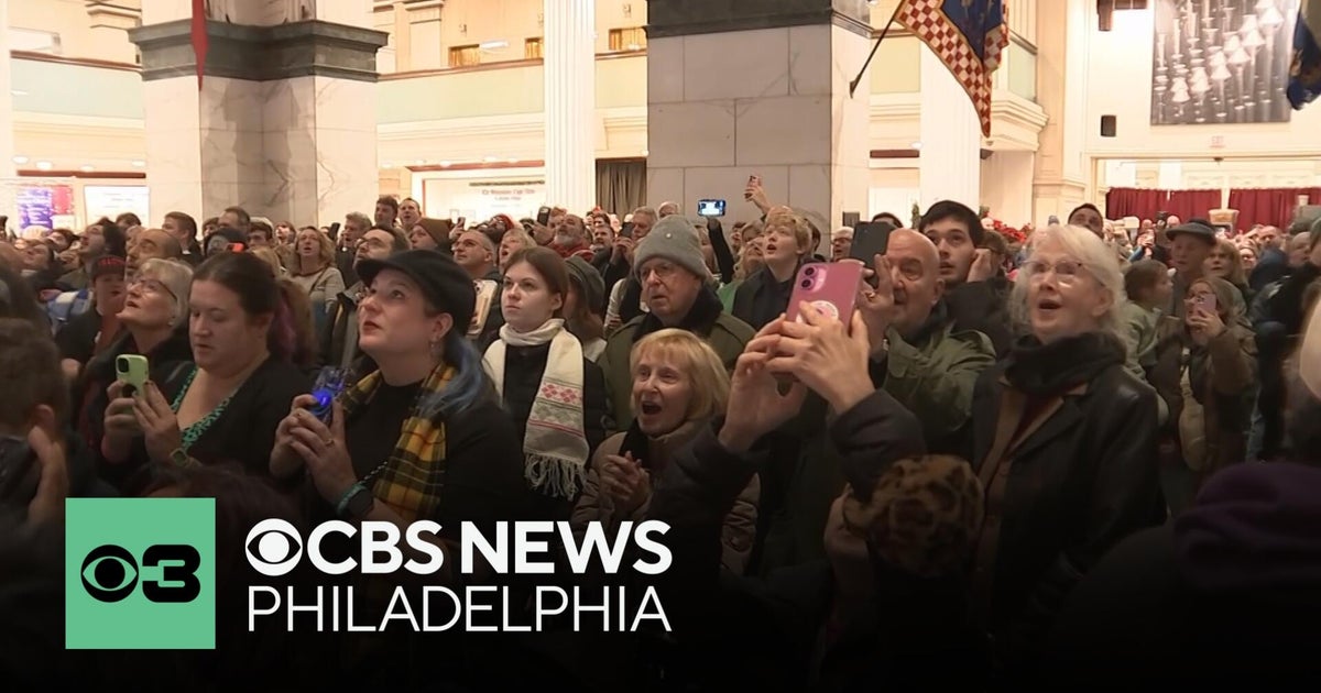 Wanamaker Light Show and Dickens Village makes grand re-entrance for ...