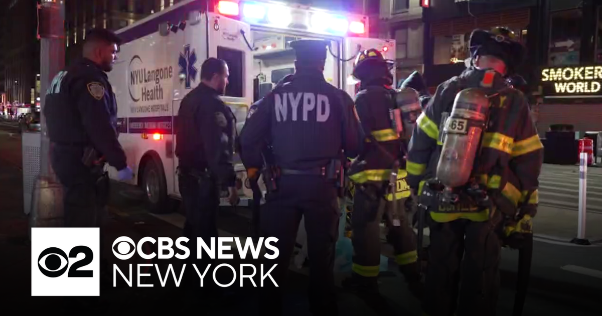 Man burned at Times Square subway station, police say - CBS New York