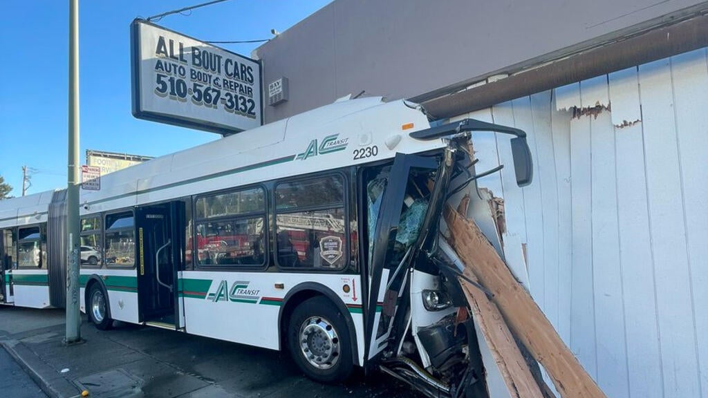 Coverage of bus crashes - CBS San Francisco