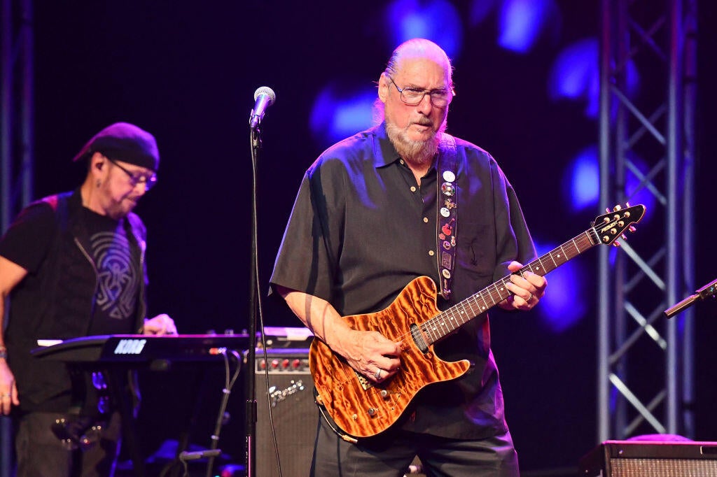 Steve Cropper, acclaimed guitarist for Booker T. and the M.G.'s, dies ...