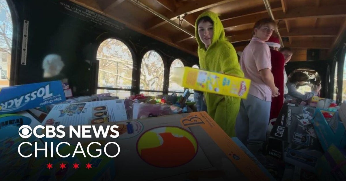 4th annual CBS toy drive trolley collects gifts from Chicago area high ...