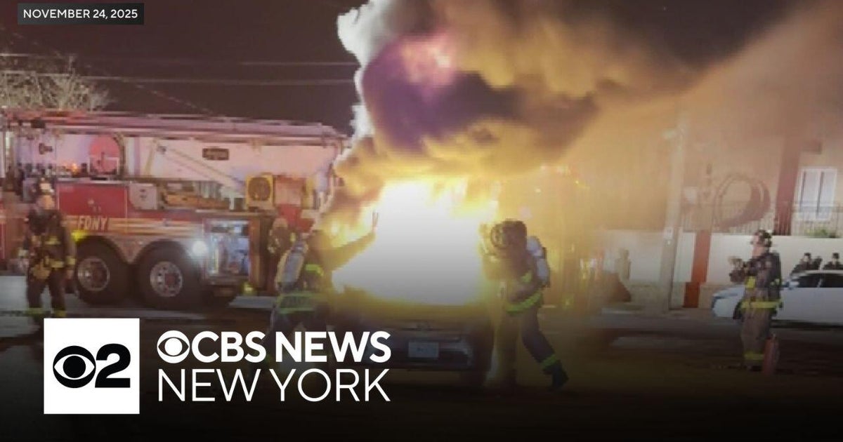 19-year-old charged in violent Queens car meetup faces judge - CBS New York