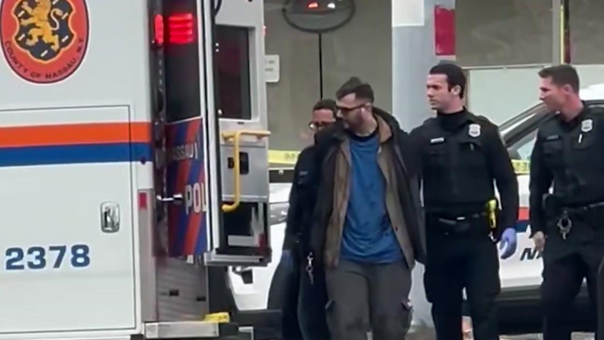 Son fatally stabbed parents at A&A Deli in Bethpage, N.Y., police say ...