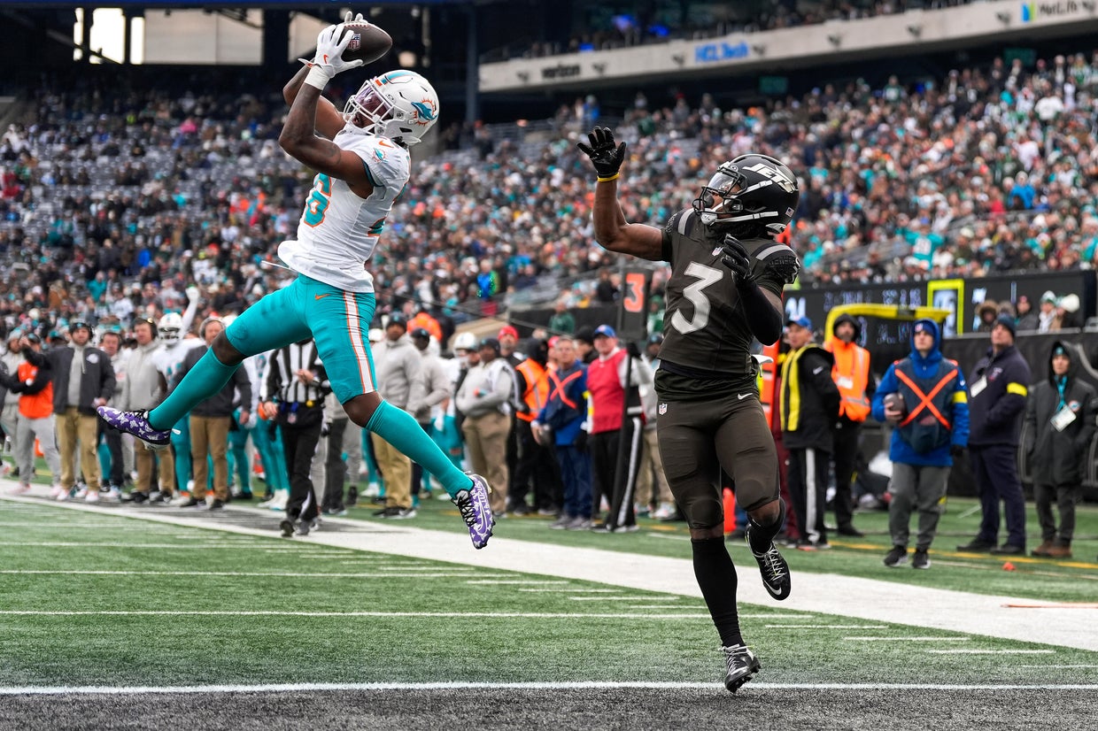 Tagovailoa wins in cold, Miami Dolphins knock New York Jets out of ...